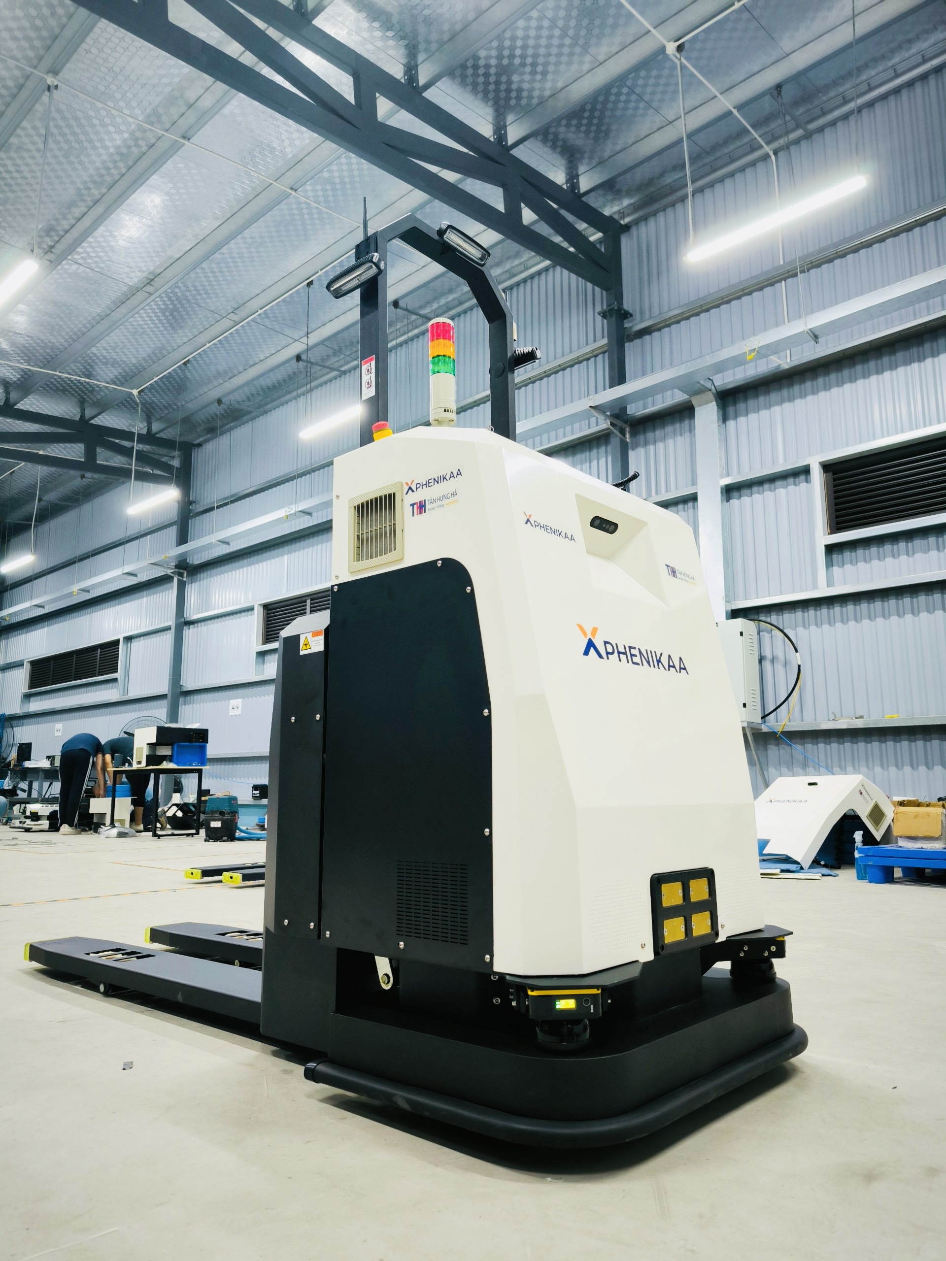 02 AMR Pallet Mover Robots Delivered To SEVT Samsung Thai Nguyen ...