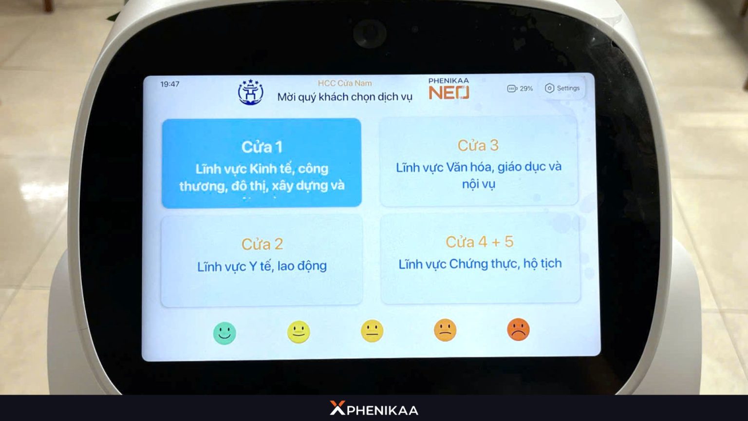 Phenikaa NEO monitor with rating system and support options